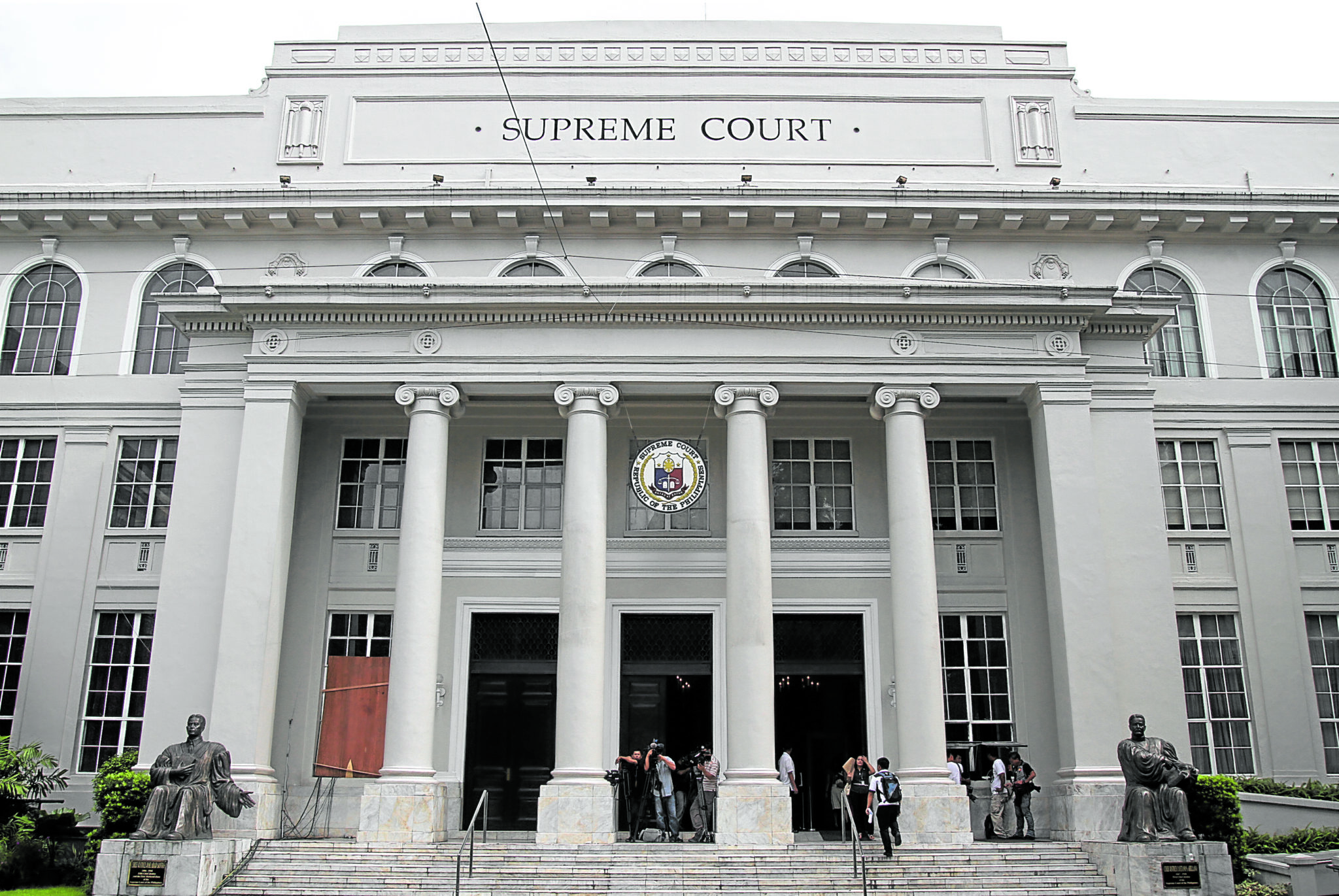 Luistro asks SC to clarify one-year bar on VP Duterte impeachment