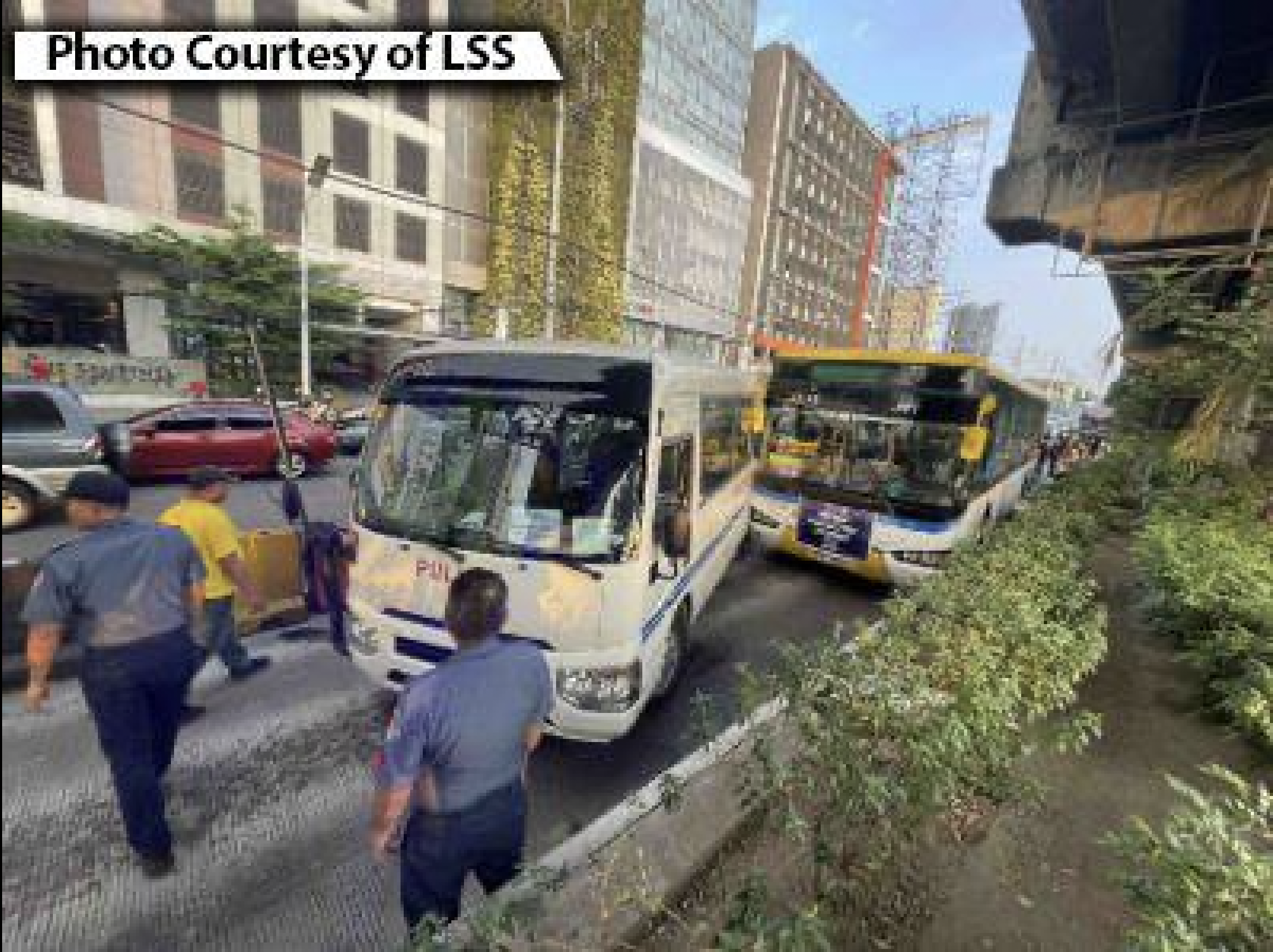 PNP bus driver faces raps over Edsa busway collision