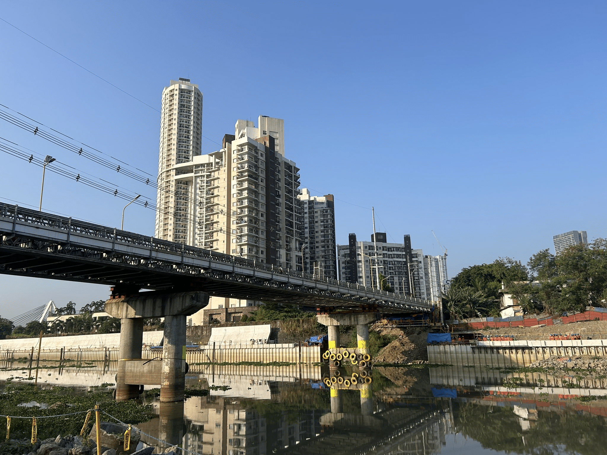 Vince Dizon, Vico Sotto inspect damaged bridge in Pasig City