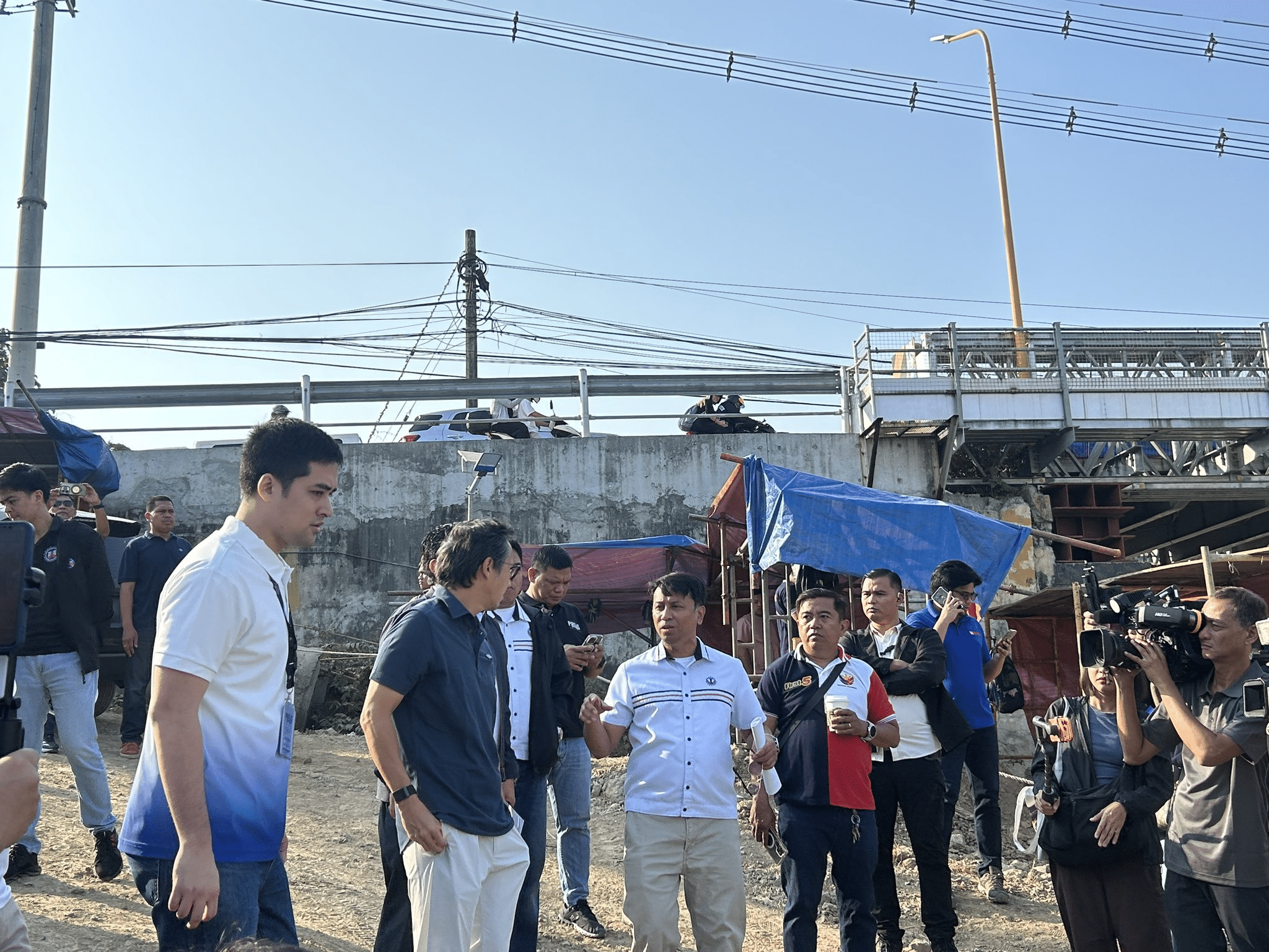 Vince Dizon, Vico Sotto inspect damaged bridge in Pasig City