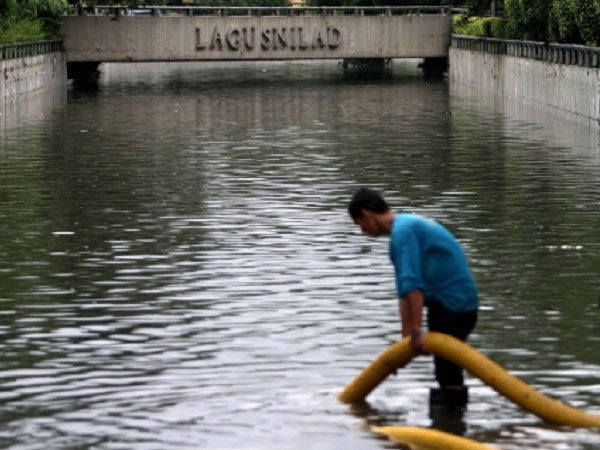 Manila gov't to study drain system of flood-prone underpass | Inquirer News