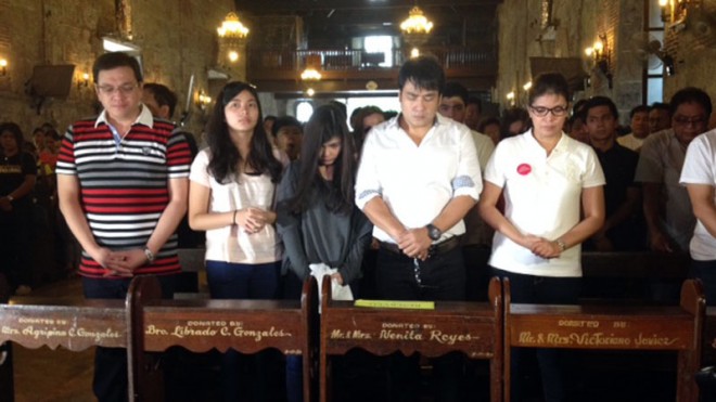 Revilla, family pray at Bacoor church before heading to Sandigan ...