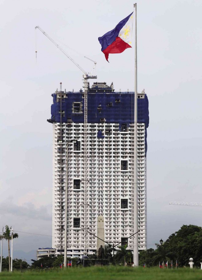 Gov’t tells SC: Torre de Manila is ‘illegal’ | Inquirer News