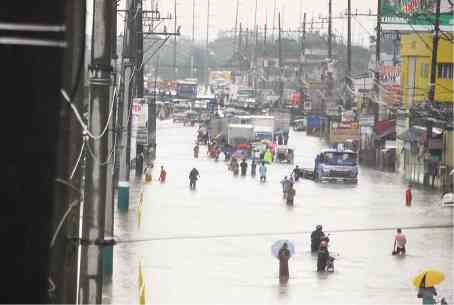 Flooding forces evacuation of 350 families in Bulacan | Inquirer News