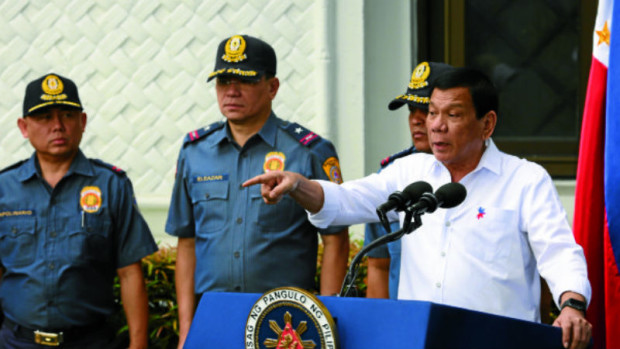 Duterte dresses down erring police officers | Inquirer News