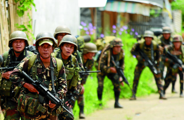 AFP finds lapses by troops in clashes with Marawi terrorists | Inquirer ...