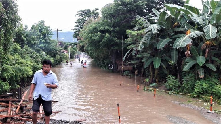 Heavy rains cause floods, suspension of classes in Albay town ...