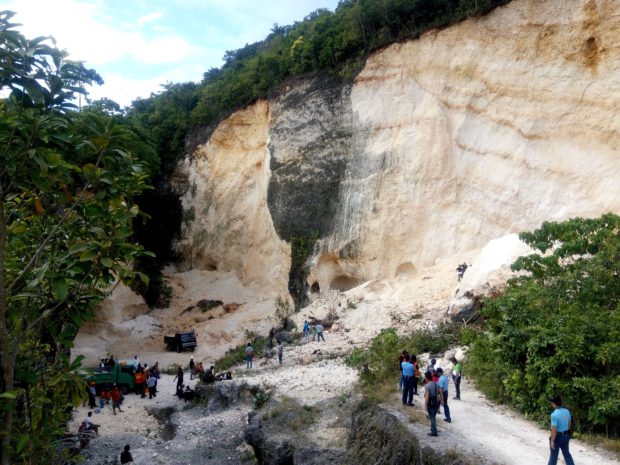Gov stops small quarry operations in Bohol | Inquirer News